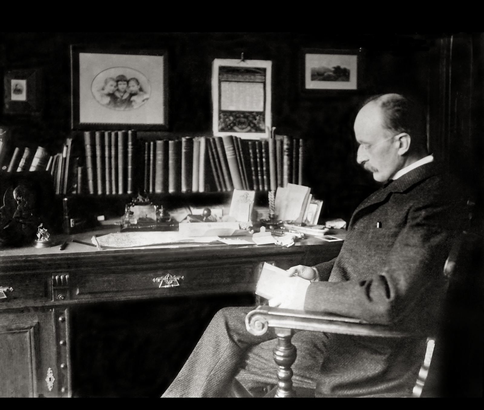 Max Planck: The Scientist Who Opened the Door to Quantum Physics ...