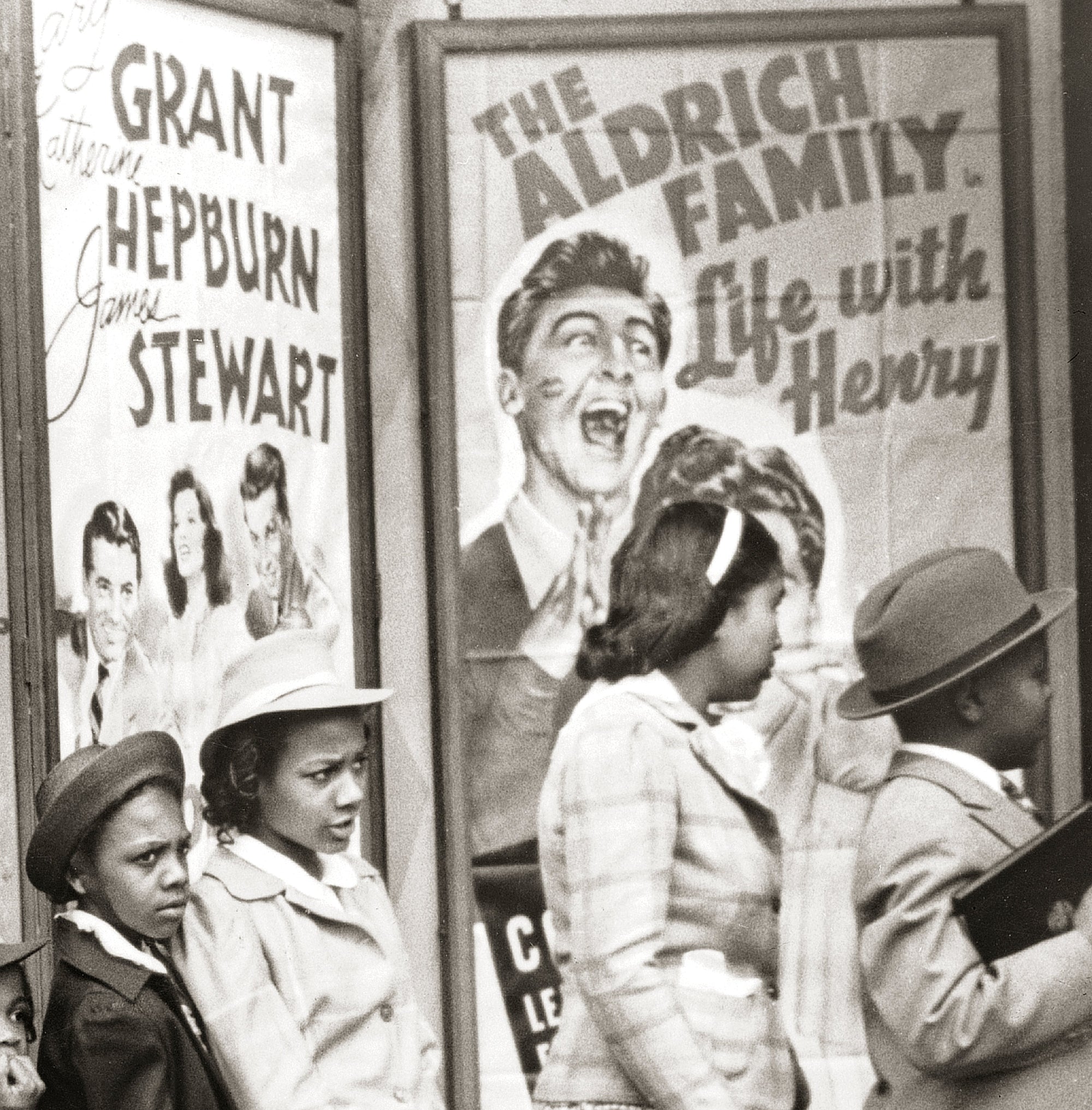 Chicago Movie Theatre, Easter Sunday, 1941 - Historical Pix