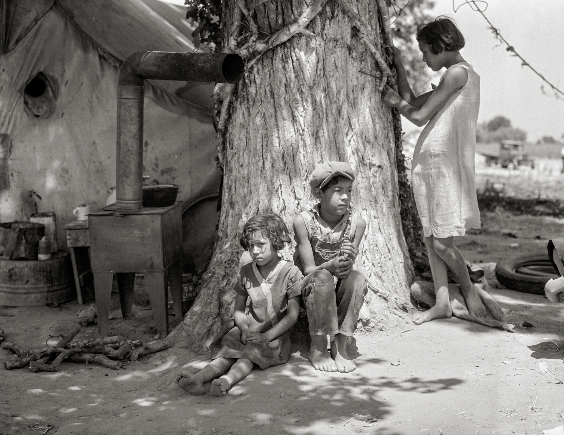 Dorthea Lange, Motherless Children of a Migrant Mother - Historical Pix