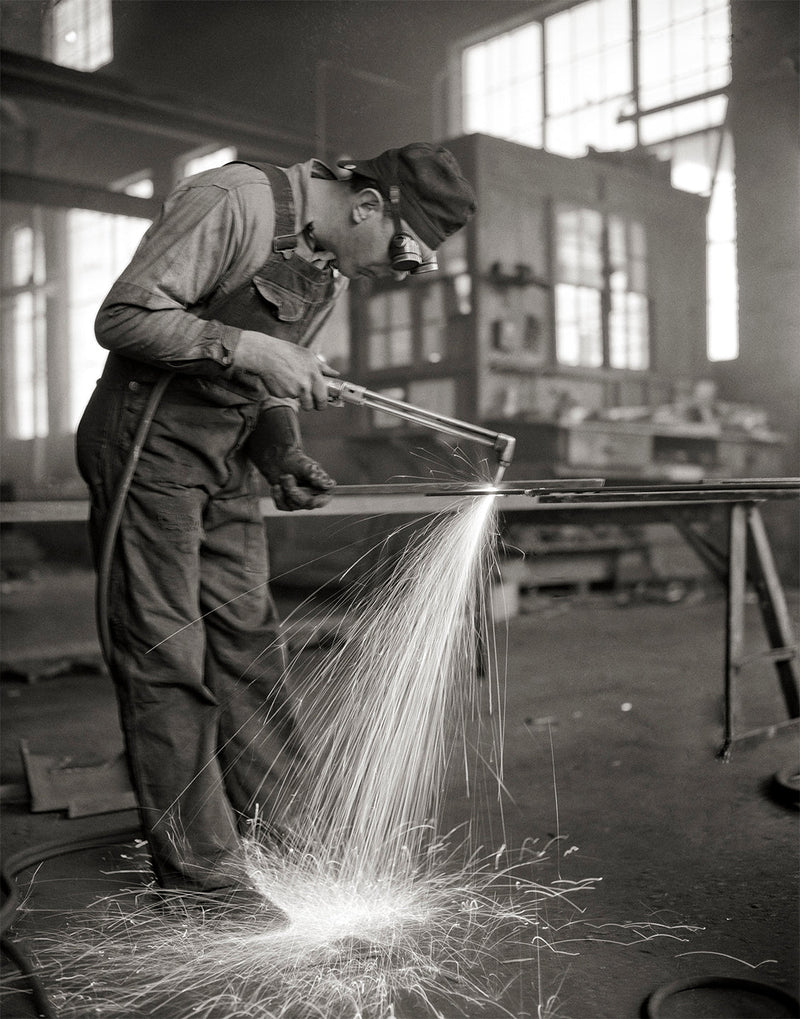 Navy Welder Working, WWII 1942 - Historical Pix