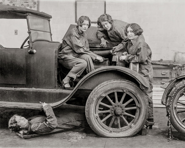 School Girl Car Mechanics, 1920s - Historical Pix